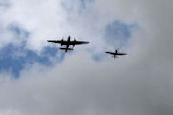 Hazenberg herdenkt oorlog nog één keer met brooddropping