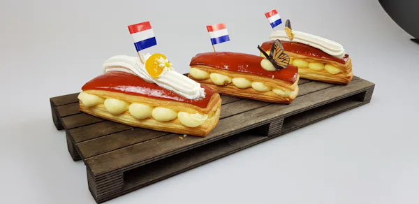 Croissant-tompouce om het leven te vieren