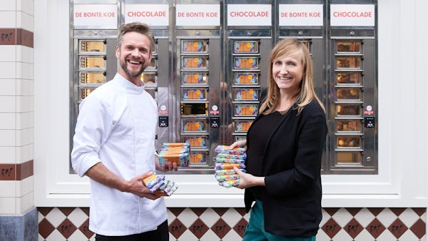 De Bonte Koe maakt feestelijke museumreep: vouw een muts van de verpakking