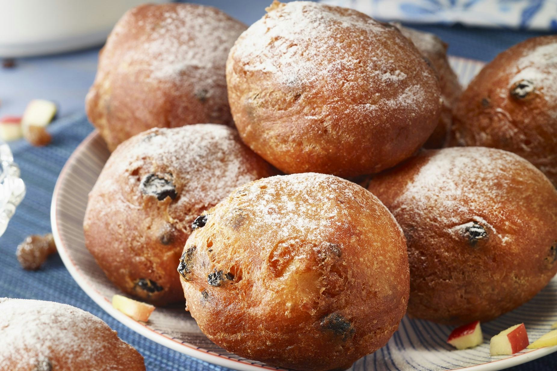 Bak de lekkerste oliebollen (5): 'Een écht goede is luchtig met een ...
